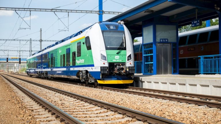 ABB and Škoda Group sign deal to deliver new battery-electric trains ...